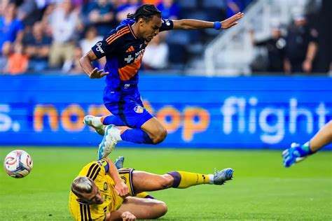 Evanders Two Goal Three Assist Night Leads Fc Cincinnati To Win Yahoo Sports