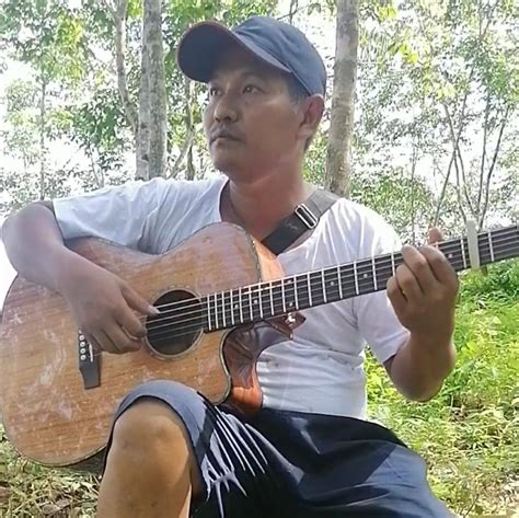 ကိုင်းဆင်းနေပူခံနေရလို့ ရုပ်က မဆိုစလောက်လေးမလှဖြစ်နေတယ်ဗျာ 😆😆 ဒီချိန်ဒီသီချင်းဆိုချင်လွန်းလို့ ရ