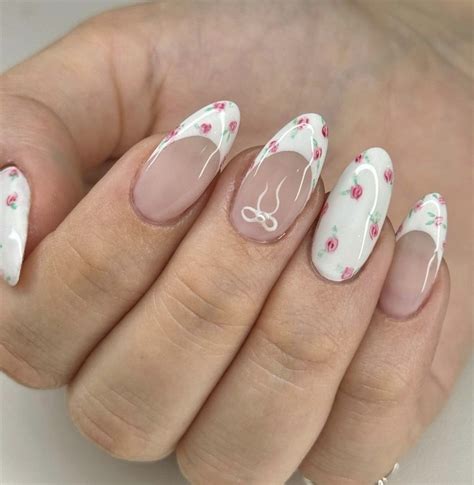 35 Short Nail Designs To Inspire Your Next Manicure Spring Nails Nail Art Flower Nails