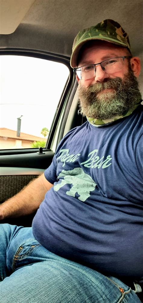 Pin Em Reassuring Men Homens Elegantes Homens Gordinhos Homens Maduros