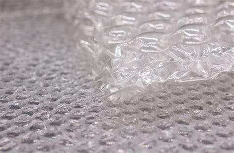 プチプチの正式名称とは？購入方法や裏表の正しい使い方を解説 豆知識ラボ