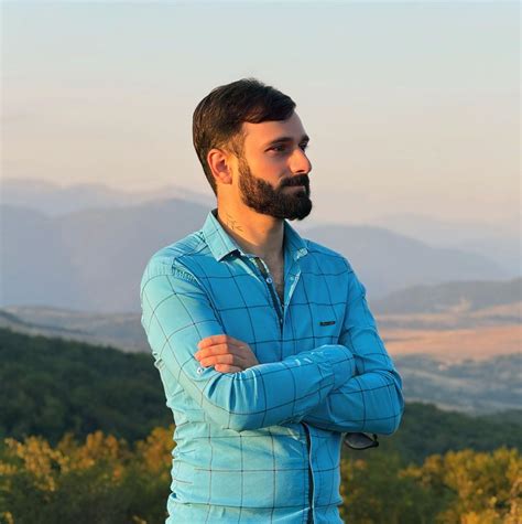 მეგობრებო თუ ვინმეს არ მოგწონთ ის რასაც ვაკეთებ ან ამით წუხდებით შეგიძლიათ წამშალოთ ასეთებმა ნუ