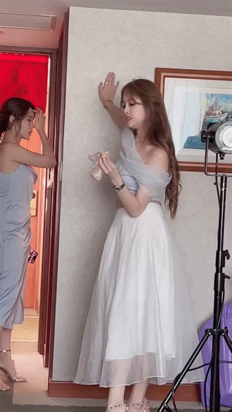 我們都有一個 整場婚禮能在空閒時間偷吃東西的姊妹 我姊