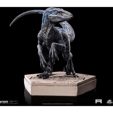Soška Iron Studios Jurassic World Icons Velociraptor Blue Version B