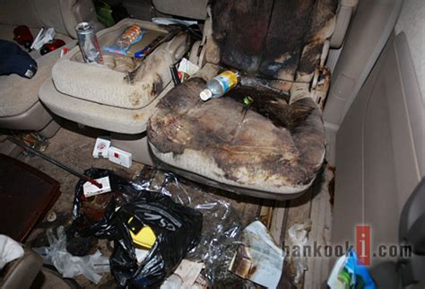 포토 탤런트 안재환이 숨진 채 발견된 차량