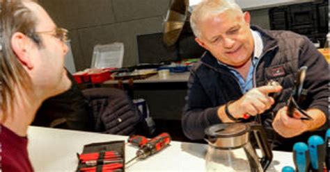 Безкоштовно полагодити одяг та техніку можуть жителі Відня Читайте на