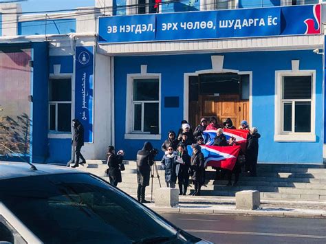 ШУУРХАЙ Л Гантөмөрийг АН ын даргаас огцрох өргөдлөө өгөхийг шаардсан иргэдийн жагсаал болж