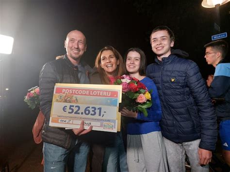 Groot Feest In Straat In Schaijk In één Klap 18 Loterijwinnaars Rijker