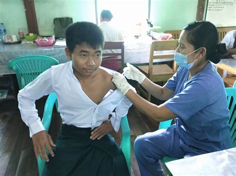 ရွှေကျင်မြို့နယ်တွင် အသက် ၁၂ နှစ်အထက် ကျောင်းသား ကျောင်းသူများအား ကိုဗစ် ၁၉ ရောဂါ ကာကွယ