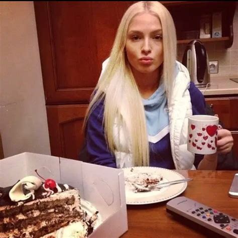 Создать мем алена шишкова дочь алена шишкова тимати модель алена шишкова Картинки Meme