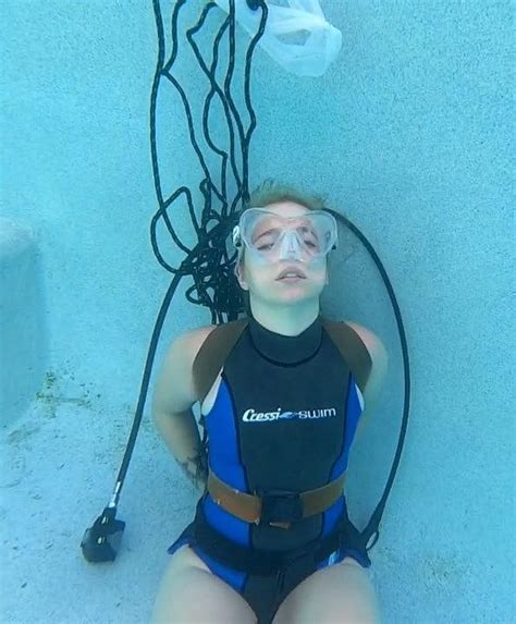 Pin By Xuzim On Acb Scuba Girl Wetsuit Scuba Girl Diving Wetsuits