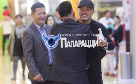 Жүжигчин Баярбат үс ноосноосоо салжээ