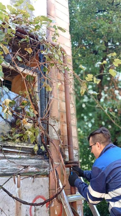 На вулиці Навроцького сталася пожежа на газопроводі — вогонь пошкодив балкони багатоповерхівки