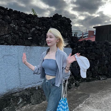 재벌 형수님 노랑머리도 잘 어울리네  유머 움짤 이슈 에펨코리아