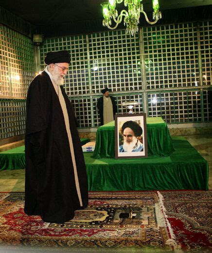 حضور رهبر انقلاب در حرم امام خمینیرهعکس ها