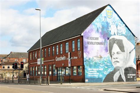 Radical Object Hulls Headscarf Revolutionaries Mural History Workshop