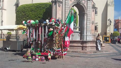 Vivaméxico Banderitas En Cada Esquina La Tradición Que No Muere Barrio