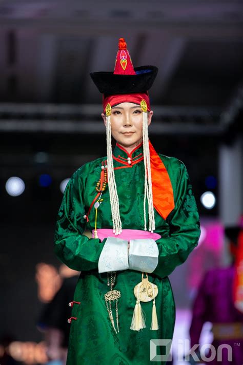 ФОТО “Гоёл“ наадмын дээлийн загваруудаас