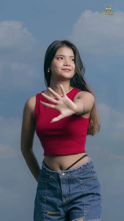 ကောင်မလေးတစ်ယောက်တံတားပေ်လမ်းလျှောက် Youtube