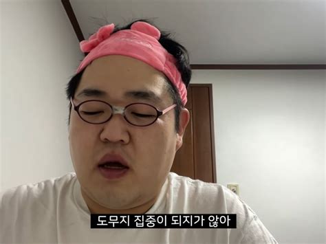 Pin Tillagd Av 룽 På 문상훈