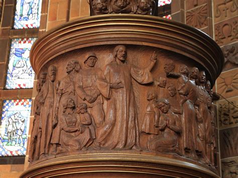 Sa Mann Auf Dem Taufbecken Christus Als Muskelmann Der Schwierige