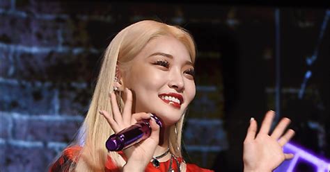 컴백 청하 벌써 네번째 미니앨범 새로 태어난 기분 타이틀곡 스내핑 새로운 모습