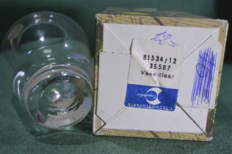 Купить Ваза вазочка Желтые цветы Богемия Bohemia Стекло Новая в коробке Чехословакия