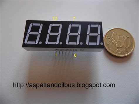 Aspettando Il Bus Il Display A 7 Segmenti Con 4 Cifre HS420561K