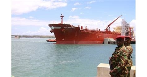 7 от екипажа на задържания британски петролен танкер напуснаха Иран