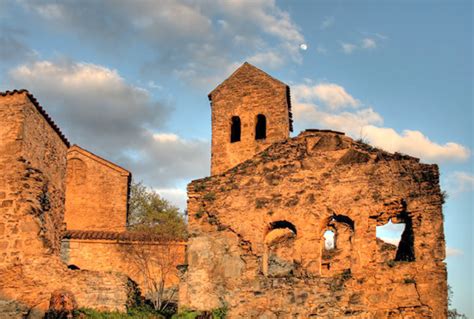 ნეკრესის მონასტერიამბიონი