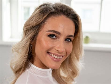 Cara Mell Biographywiki Age Height Career Photos And More