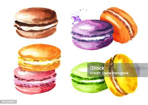 전통적인 프랑스 케이크 마카롱 또는 마 카 롱 다채로운 아몬드 쿠키 설정합니다 흰색 배경에 고립 수채화 손으로 그린 그림 쿠키에