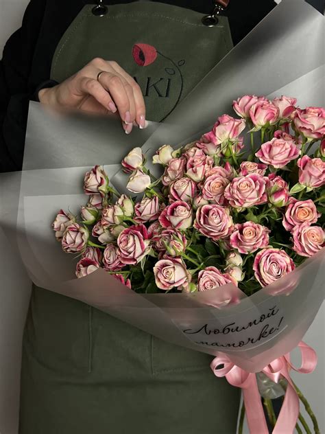 Купить Букет из 11 розовых кустовых роз с оформлением Любимой мамочке в Томске доставка