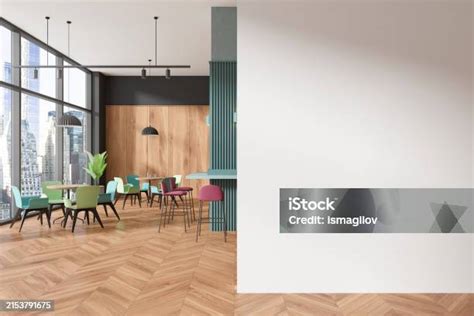 왼쪽은 현대적인 카페 인테리어 오른쪽은 빈 흰색 벽 나무 요소와 도시 전망 디자인 모형 개념 3d 렌더링 0명에 대한 스톡 사진