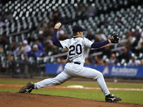 Techniques On How To Throw A Curveball Learn The Tricks And Tips