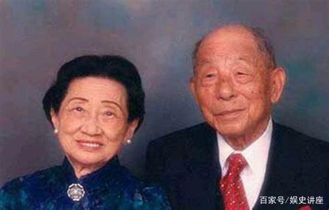 張學良和趙一荻晚年彩色照，看最後那張，張學良裝扮雷人！ 每日頭條