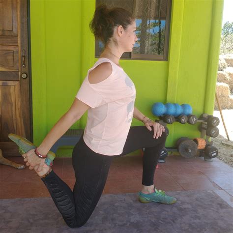 4 Best Quad Stretches To Loosen Up Your Legs The Healthy