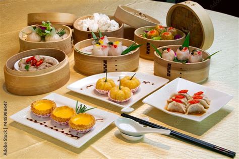 Group Hong Kong Dim Sum Menu Dining Table Banquet Chinese Restaurant