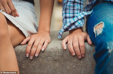 People Who Use Emojis In Text Messages Have More Sex Daily Mail Online