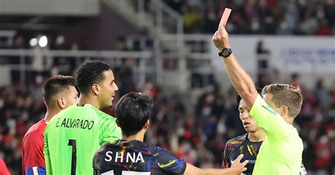 레드카드 받는 코스타리카 골키퍼