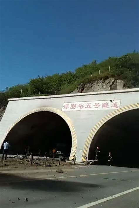 河北一油罐车隧道爆炸致12人死亡