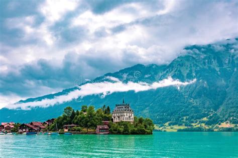 Aldea Suiza Iseltwald Suiza Imagen De Archivo Imagen 168717787