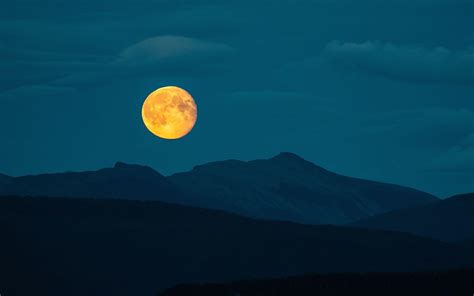Yellow Moon Wallpapers Top Free Yellow Moon Backgrounds Wallpaperaccess