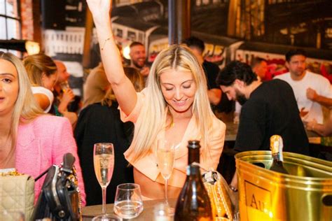 Sintillate Bottomless Brunch Stylish Dining Djs And Party Vibes