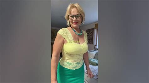 Mommy Molly📛the 60 Model Breaking Stereotypes Influencer Fashion