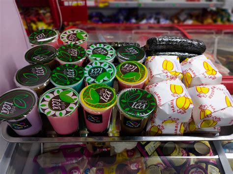 Хэрэглэх хадгалах хугацаа хэтэрсэн хүнсний бүтээгдэхүүнийг сургуулийн орчинд худалдаалжээ