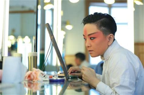 冯蕴和王佩瑜的关系为何分手怎么了王佩瑜是拉拉吗女装照片曝光168看看网