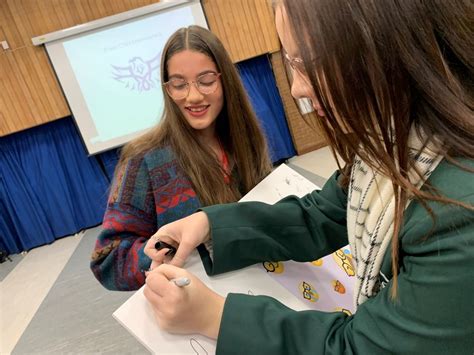 Schoolgirl Who Inspired Disney Challenges Glasses Stereotype Of Nerd Face Emoji Indy100