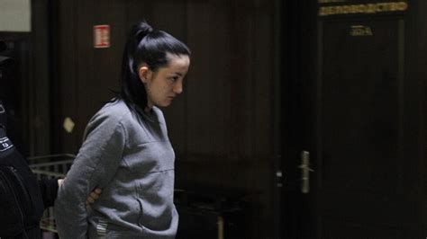 Полицайката хваната с канабис излиза от ареста срещу 5 000 лв Nova