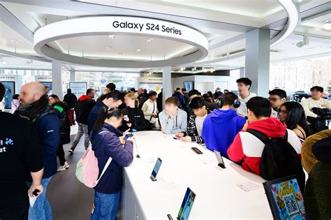 [mwc 2024] Samsung Ushers In Ai Smartphone Era And Previews Galaxy Ring At Mwc Barcelona 2024